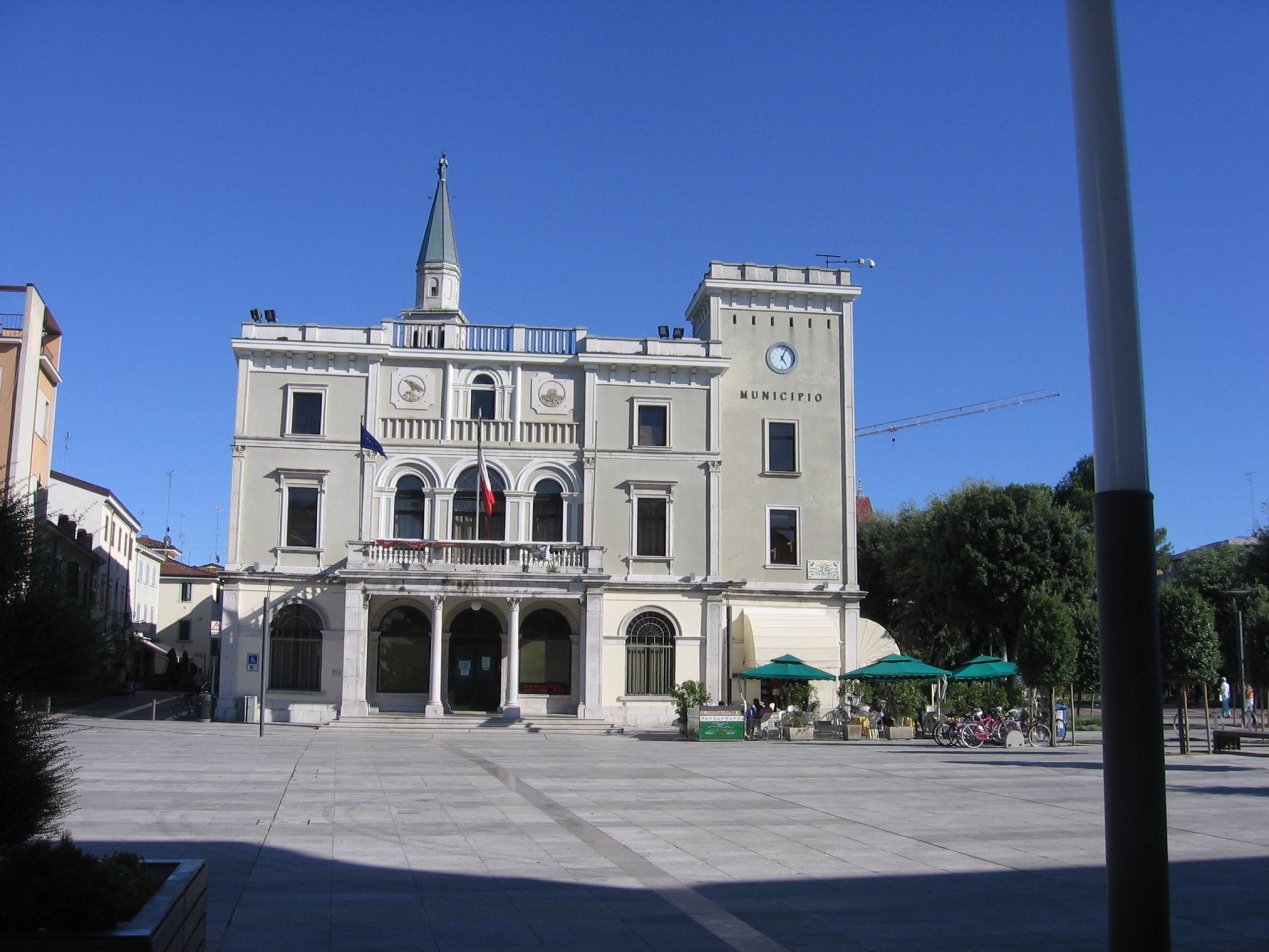Monfalcone, Wenecja Julijska, Włochy, największa baza ofert... Monfalcone, Wenecja Julijska, Włochy, największa baza ofert...